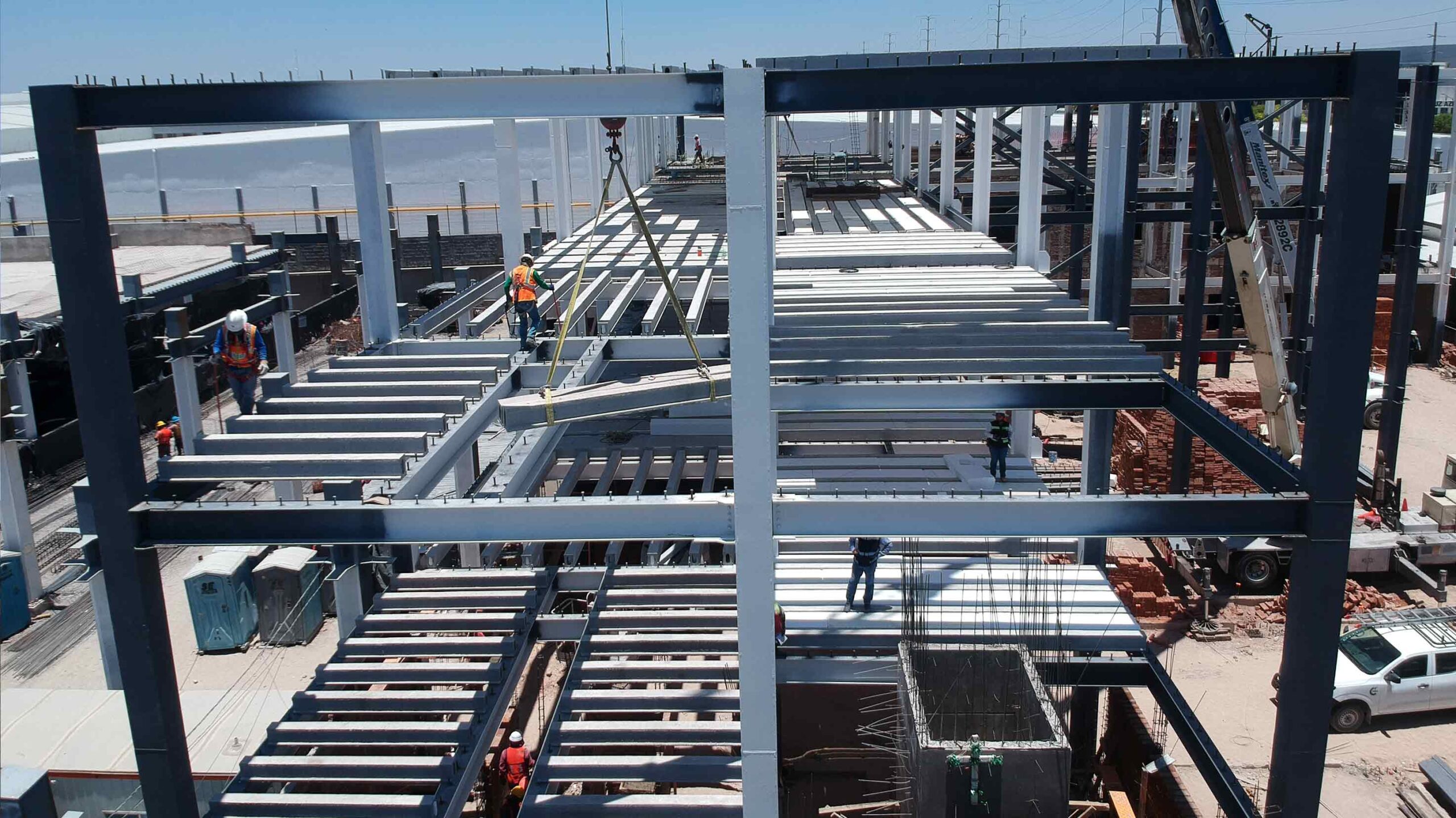 Edificio de Oficinas con Elementos Prefabricados VIPROCOSA - Viprocosa